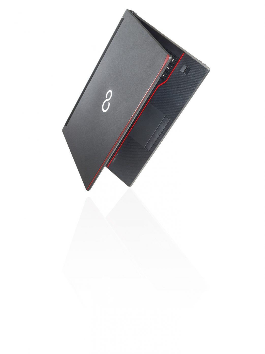 33787_LIFEBOOK_E544_-_dynamic_front_lpr - DigiPhant - Doping für Ihre IT